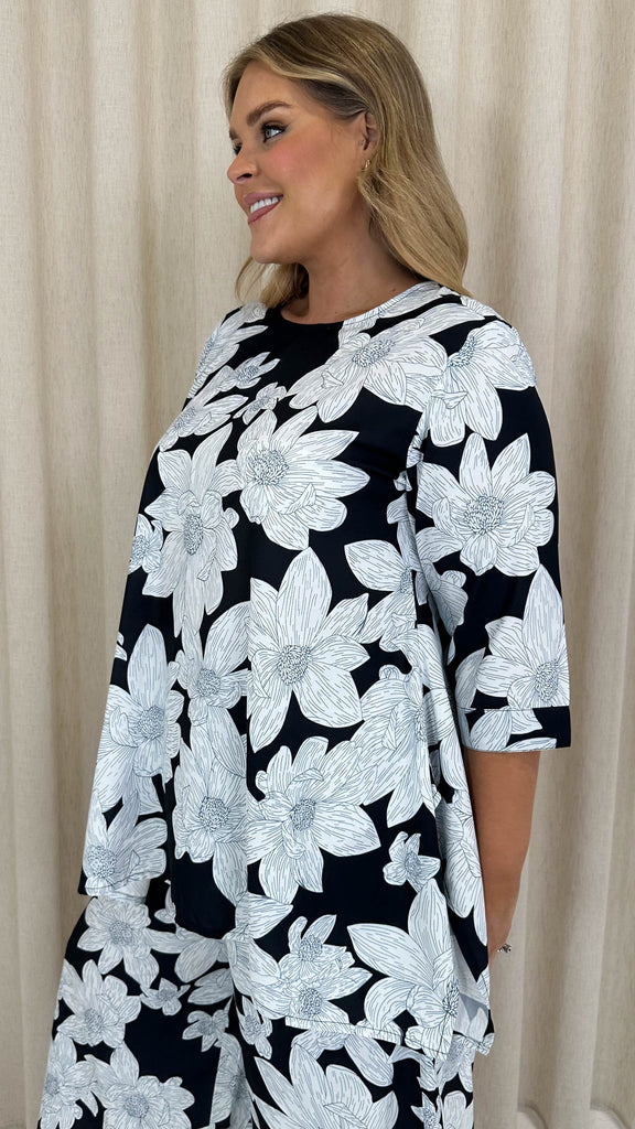 CurveWow Mono Printed Drop Hem Top Mono Floral – Curvewow